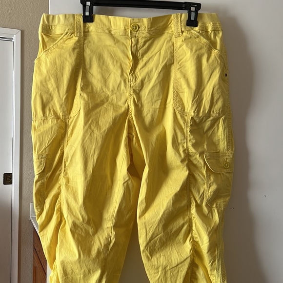 Style & Co. | Pants & Jumpsuits | Style Co Capri In Size 8 Yellow Color ...